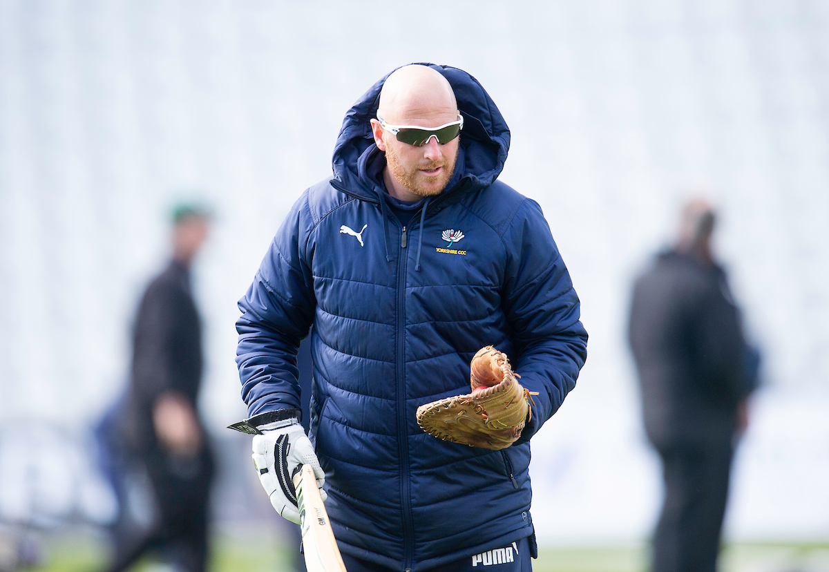 Gale makes no excuses as Yorkshire battle hard at Trent Bridge ...